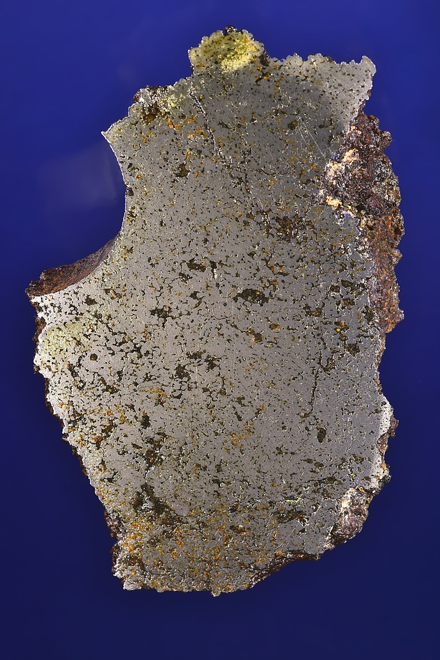 Iron: Mineral information, data and localities.